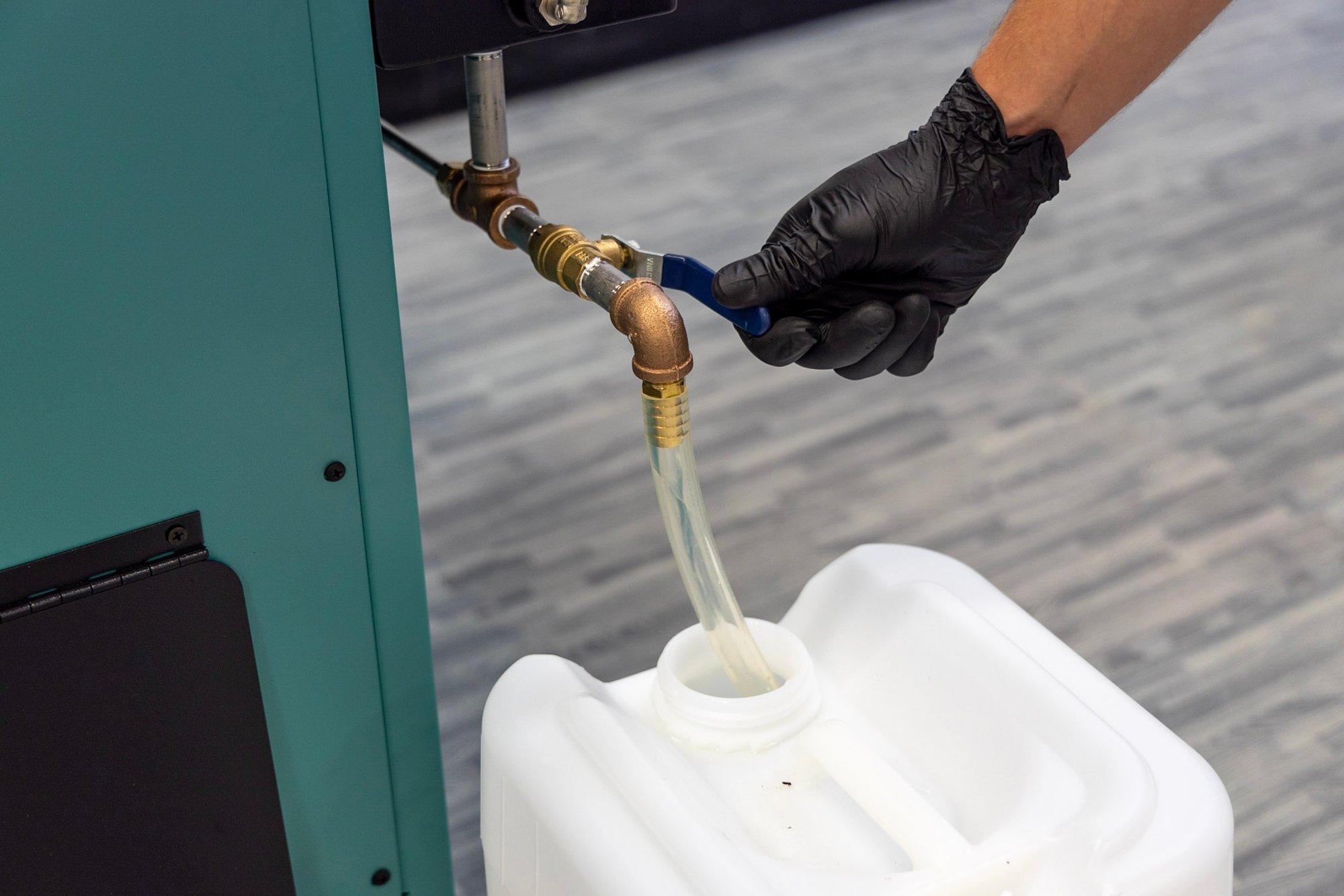 Solvent Recycling with Distillation Systems for Waste & Cost Control